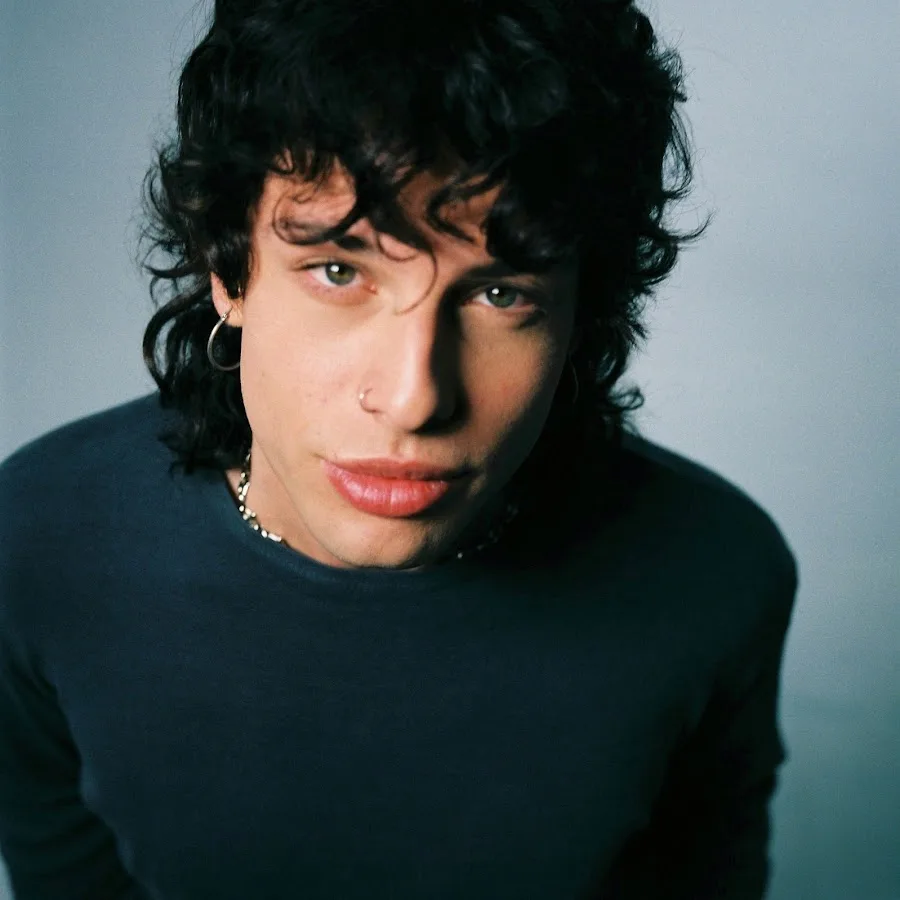 «MI MANÁ» ES EL NUEVO SINGLE DE LEO RIZZI. MASTER FM